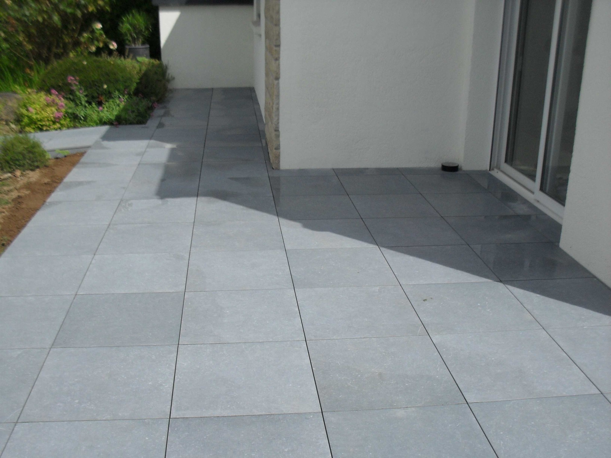 Aménagement terrasse en dalles céramique - Ploufragan (22)