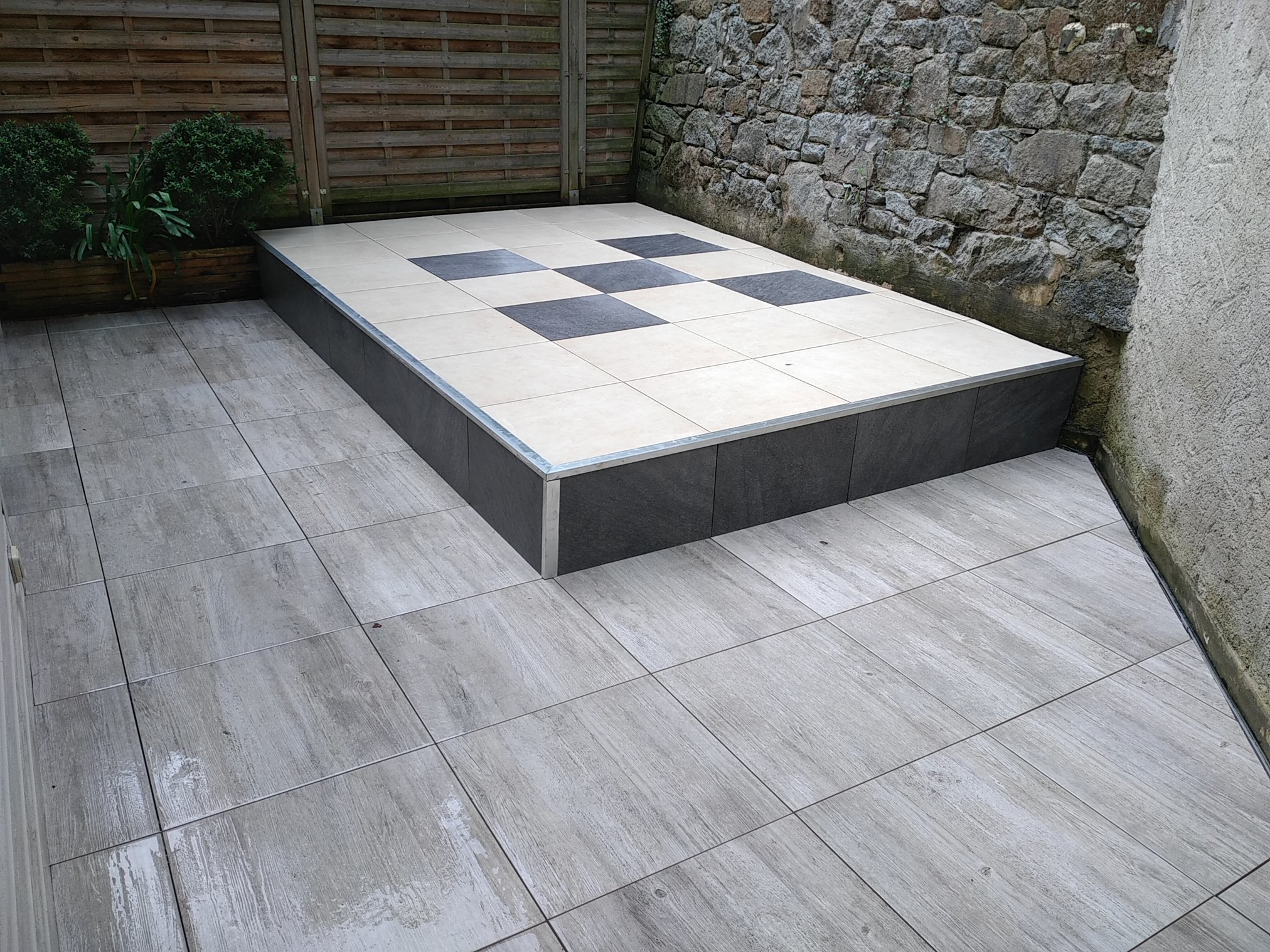 Réalisation d'une terrasse céramique patchwork - St Brieuc (22)